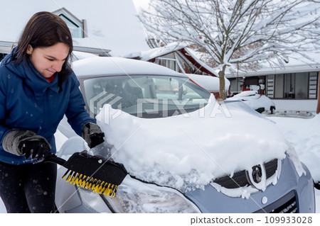 Woman removing snow from car with snow brush - Stock Illustration ...