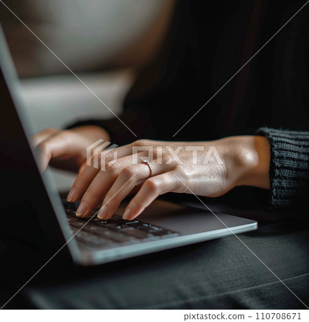 Women handling personal computers - Stock Illustration [110708671] - PIXTA