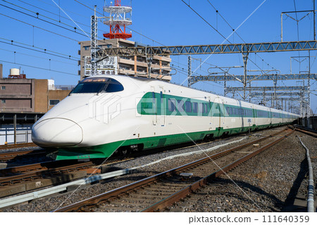 東北/上越新幹線E2系列J66編組（200系列顏色）-照片素材（圖片） [111640359] - PIXTA圖庫