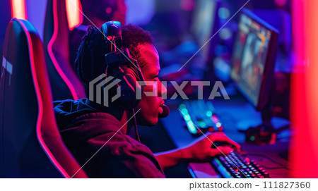 eSports competitive gamer in the heat of...-插圖素材 [111827360] - PIXTA圖庫