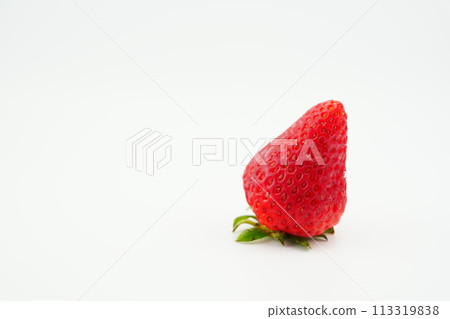 Strawberry (sideways) - Stock Photo [113319838] - PIXTA