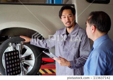 Asian car technician or repairman inspecting...-照片素材（圖片） [113637142 ...