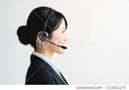 Smiling female operator profile - Stock Illustration [113832275] - PIXTA