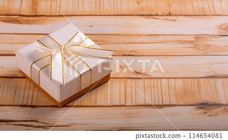 White gift box with white ribbon - Stock Illustration [114654081] - PIXTA