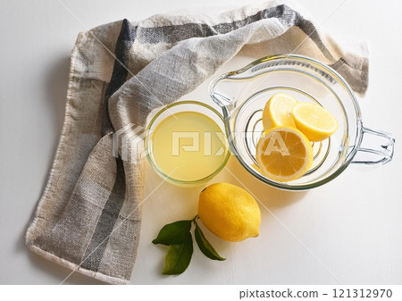 Lemon in a measuring cup - Stock Illustration [121312970] - PIXTA