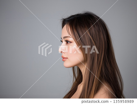 Profile of a female model - Stock Illustration [135958989] - PIXTA